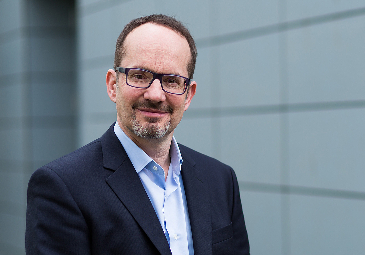 Cell biologist Anthony Hyman receives Schleiden Medal from the ...